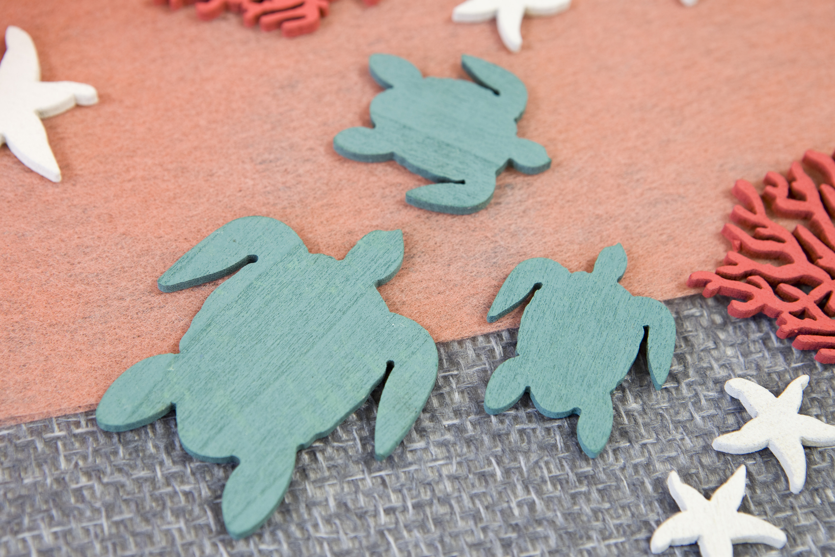 10 Confettis en bois tortues de mer bleues 5,5 et 3 cm - Vegaooparty