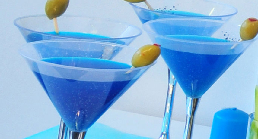 Un cocktail bleu ? Le secret : le curaçao - Le blog de VegaooParty.com